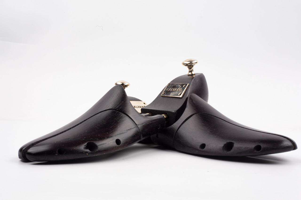 Calvano Black Wooden Shoe Tree. - Calvano